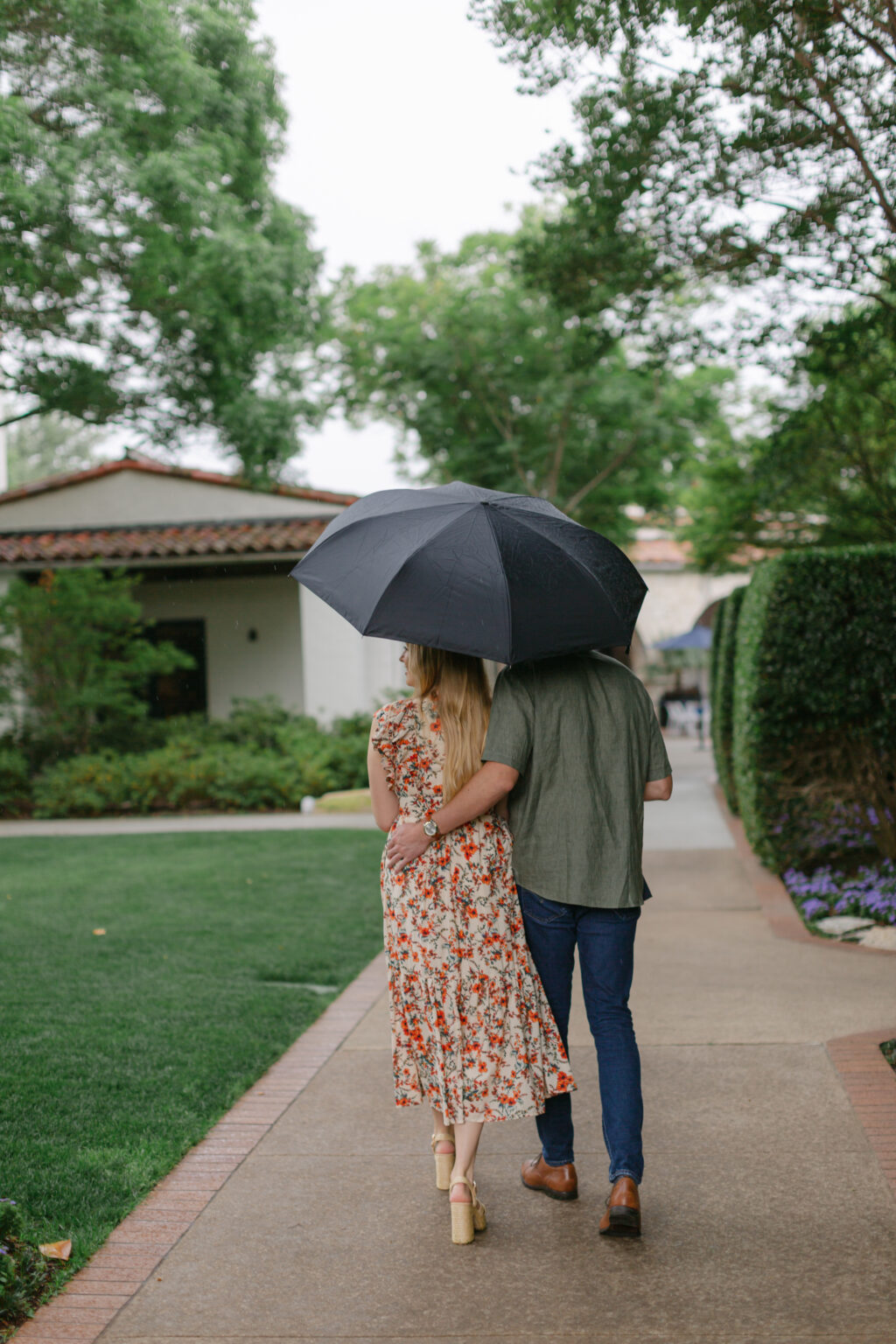 Embracing the Unexpected: The Joy of Rainy Engagement Photoshoots - www ...